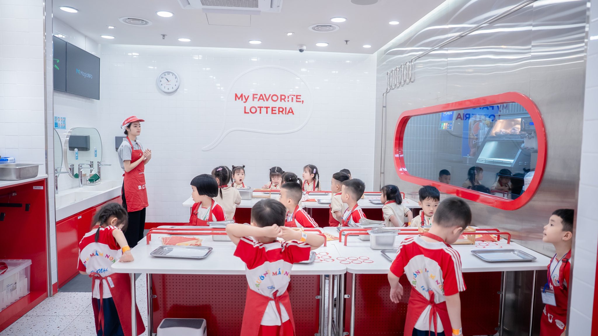Chicken & Burger Lab - KidZania Hà Nội